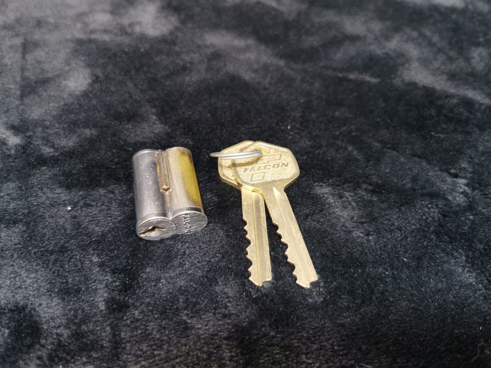 Falcon 7 Pin A Keyway Combinated Small Format Lock in Chrome and Gold ...