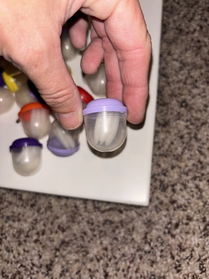 500+ Pcs Filled W/ Rings & Sticky Toys 1” Acorn Capsules Vending ...