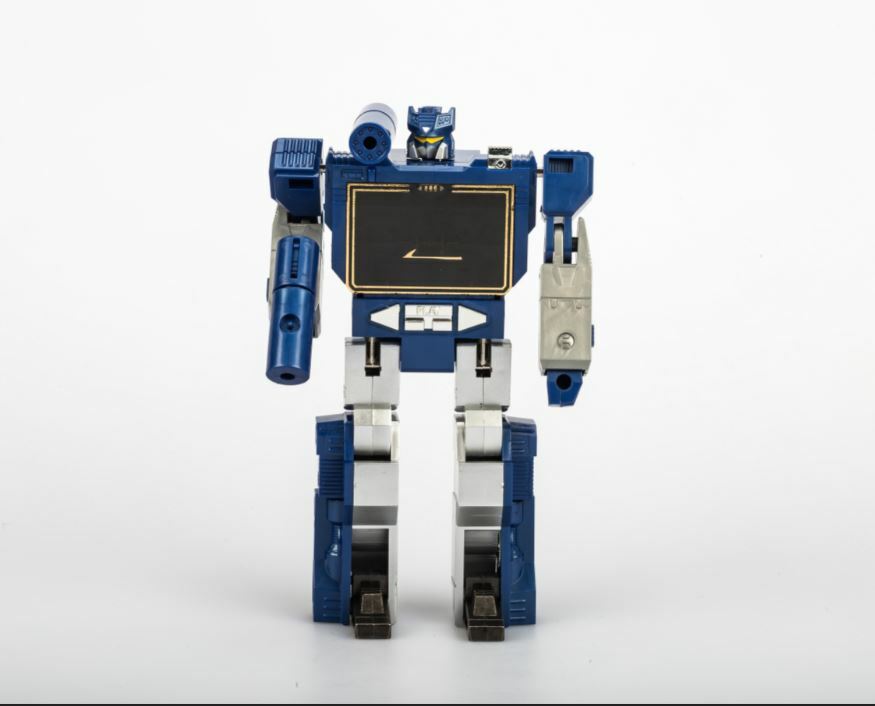 Transform G1 Soundwave brand new with a cassette(you can choose one ...