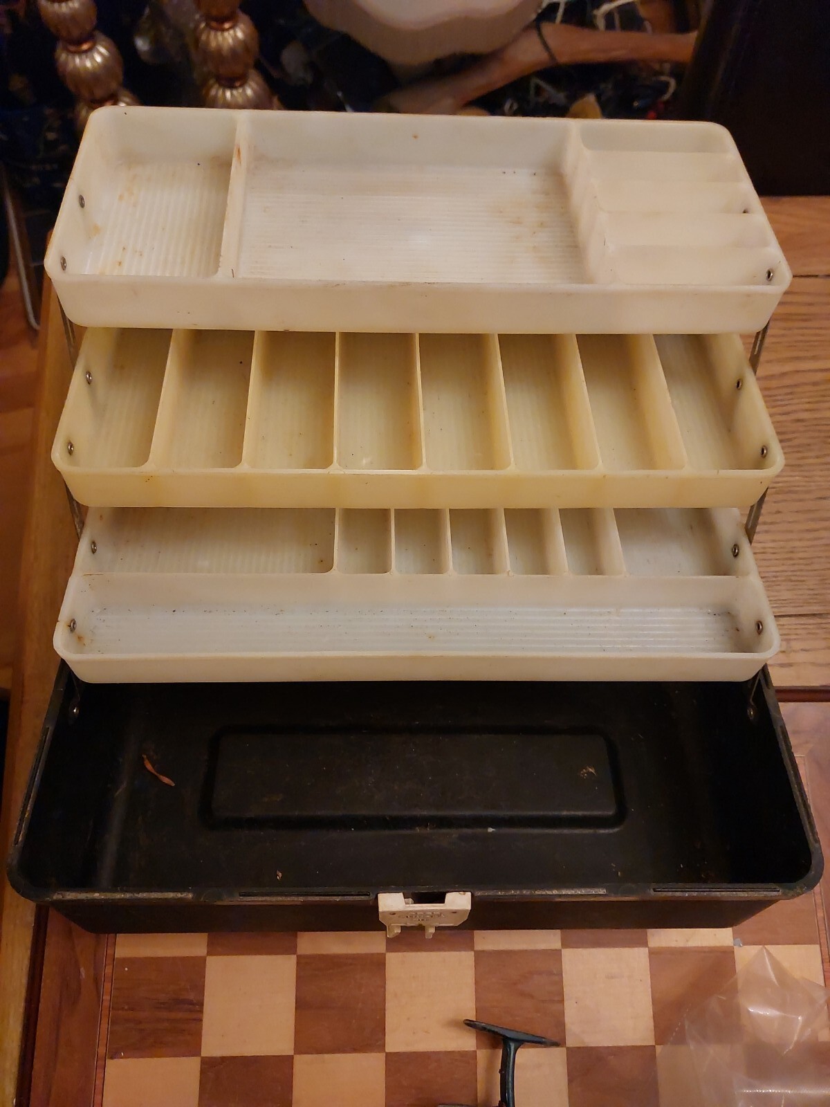 Vintage MILBRO Fishing Plastic Tackle Box + 4 Reels Penn-Morritt-Roddy ...