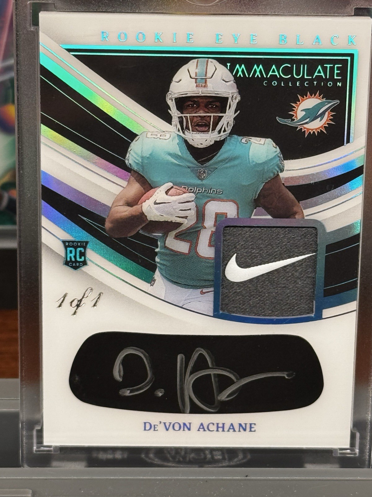 2023 Panini Immaculate - Devon Achane 1/1 Eye Black Auto Nike patch One ...