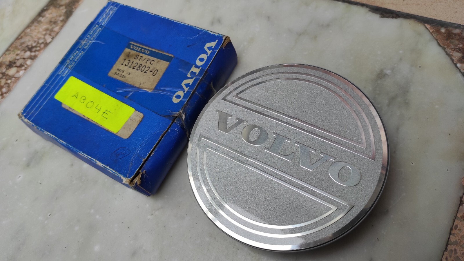 NOS 85 - 93 VOLVO 240 245 260 Center Cap Hubcap Wheel Cover Silver 14 ...