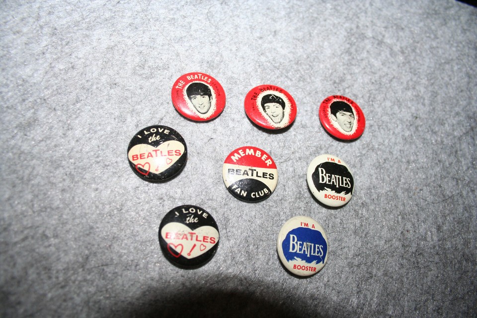 (7) Beatles Original 1964 VTG Pins Fan Club Buttons Green Duck Co ...