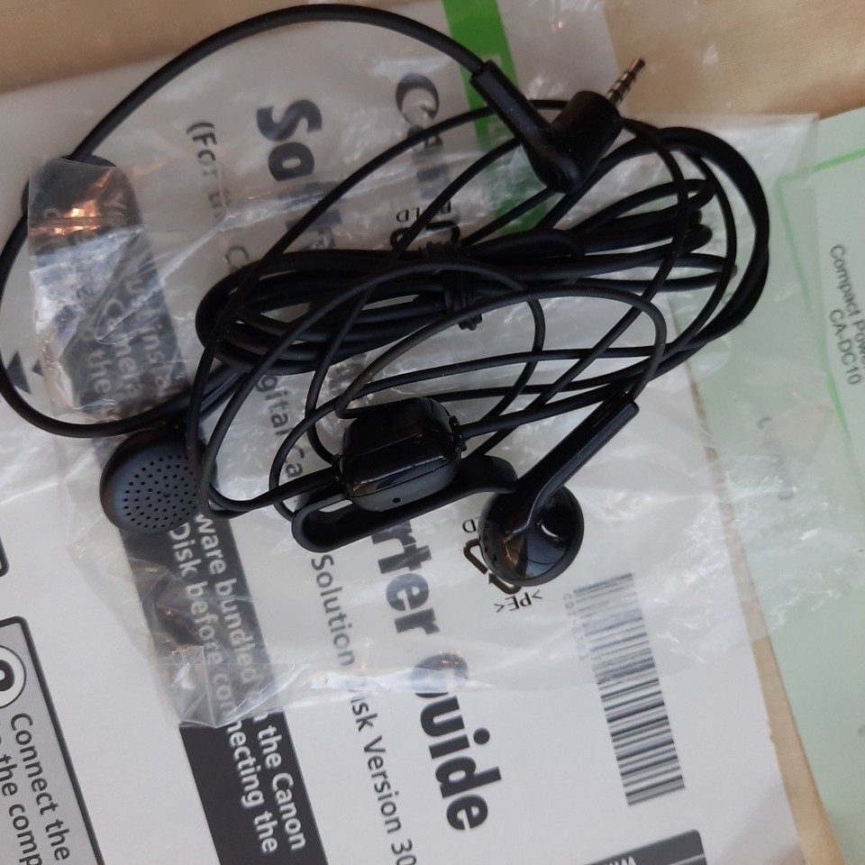 Canon IXUS 70 CD User Guide AV Cable SD Card iPAD Camera Connector ...