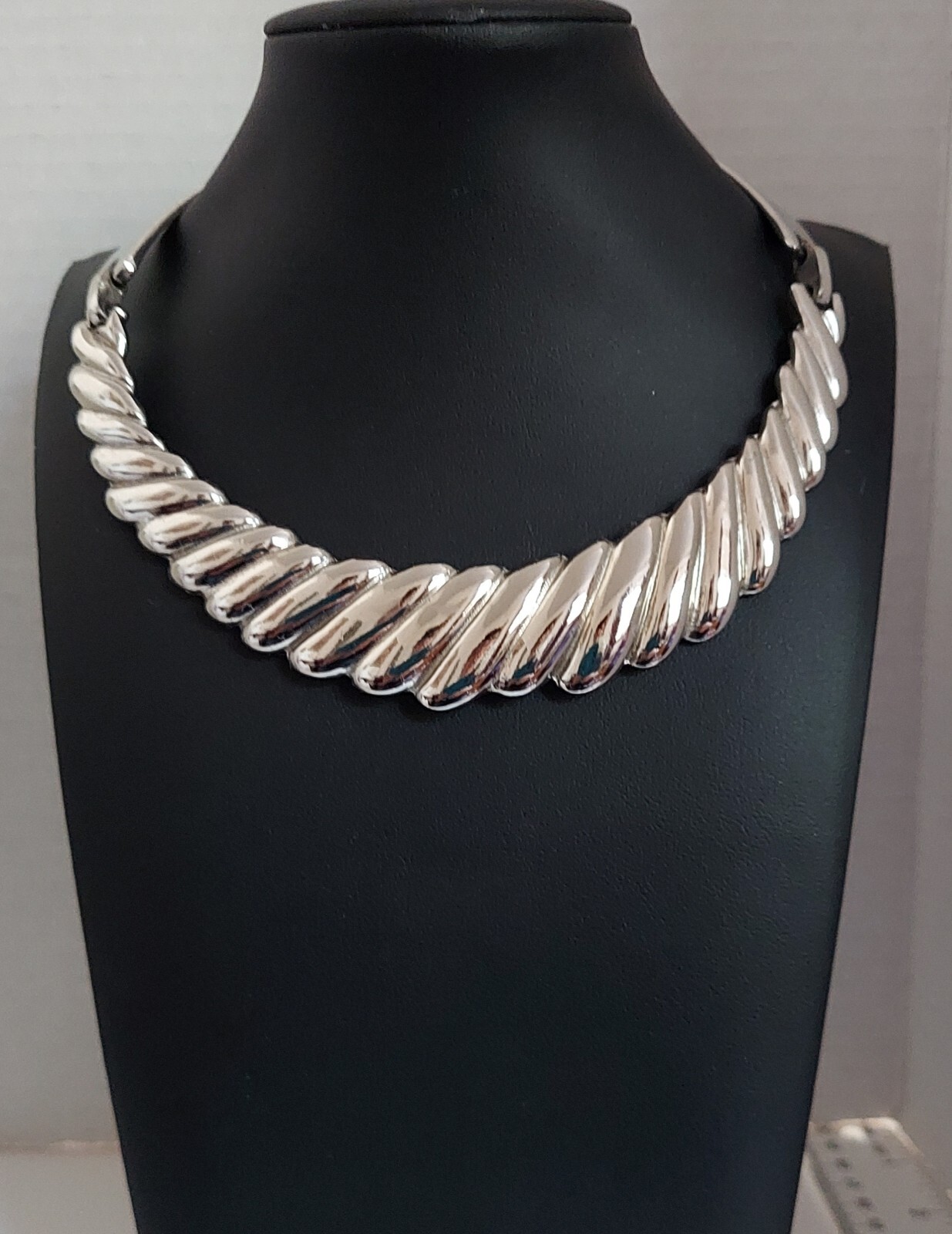 Silver-tone Collar Necklace - Gem
