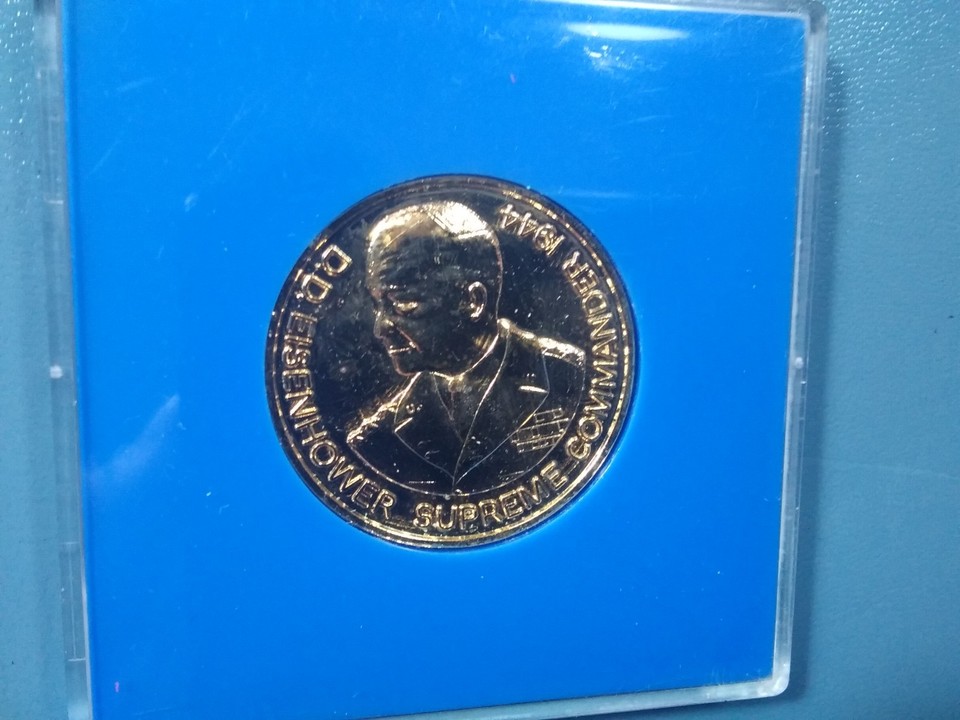 1944-94 D-Day Landing in Normandie - Souvenir Medal in display case ...