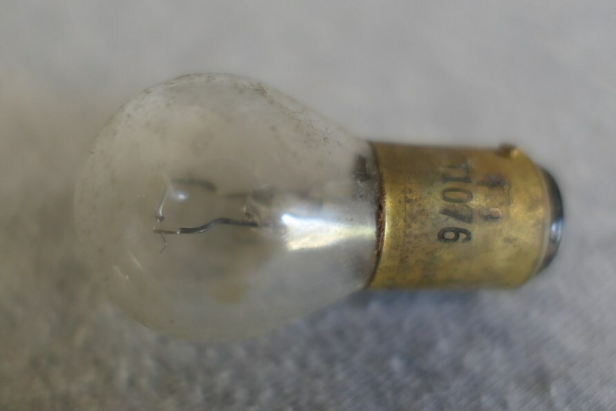 Qty of 4 NEW OEM Replacement Bulbs For Miniature Lamp T1076 23.04W 12 ...