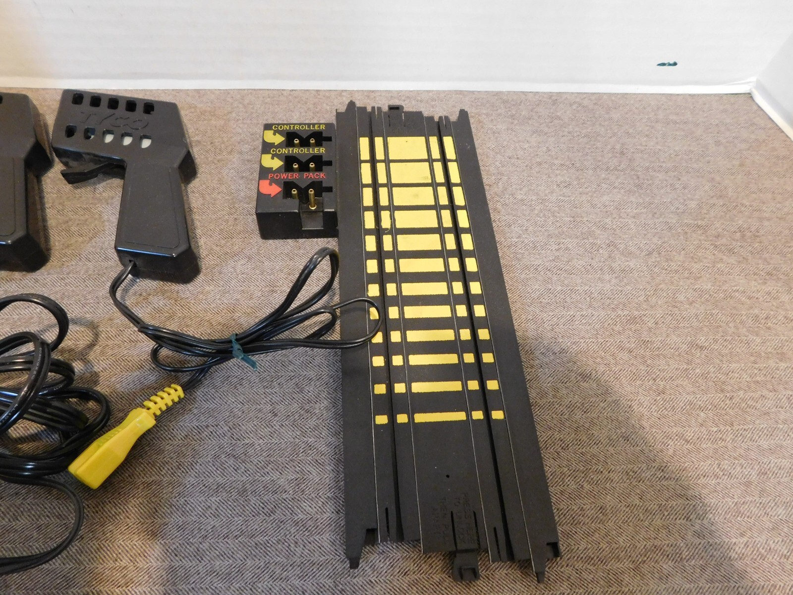 Tyco HO Slot Car Terminal Track, Controllers, Power Pack #B5832 | eBay