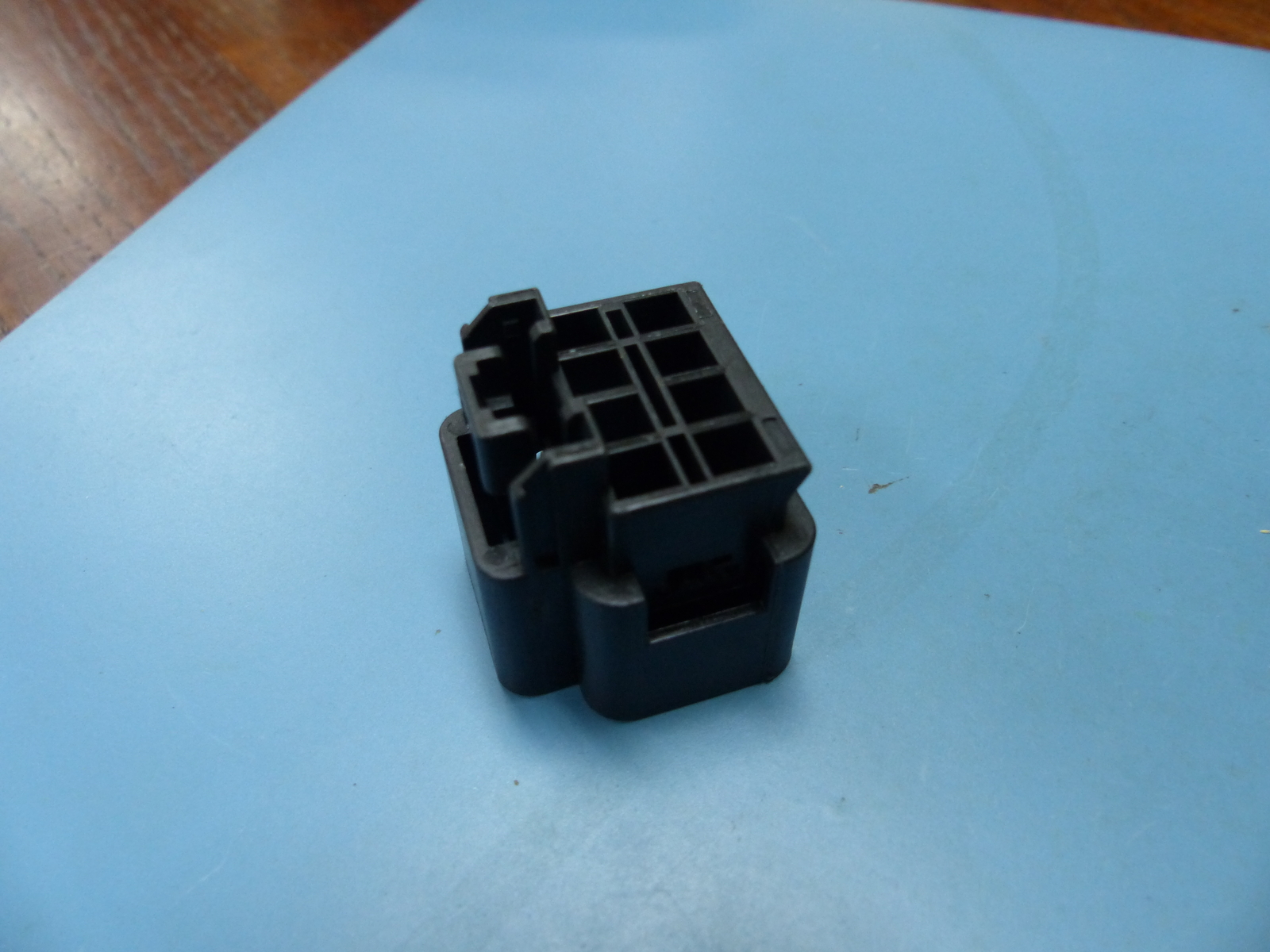 Delphi 15326924 Qty of 50 per Lot Automotive Connectors 8P FM BLK CONN ...