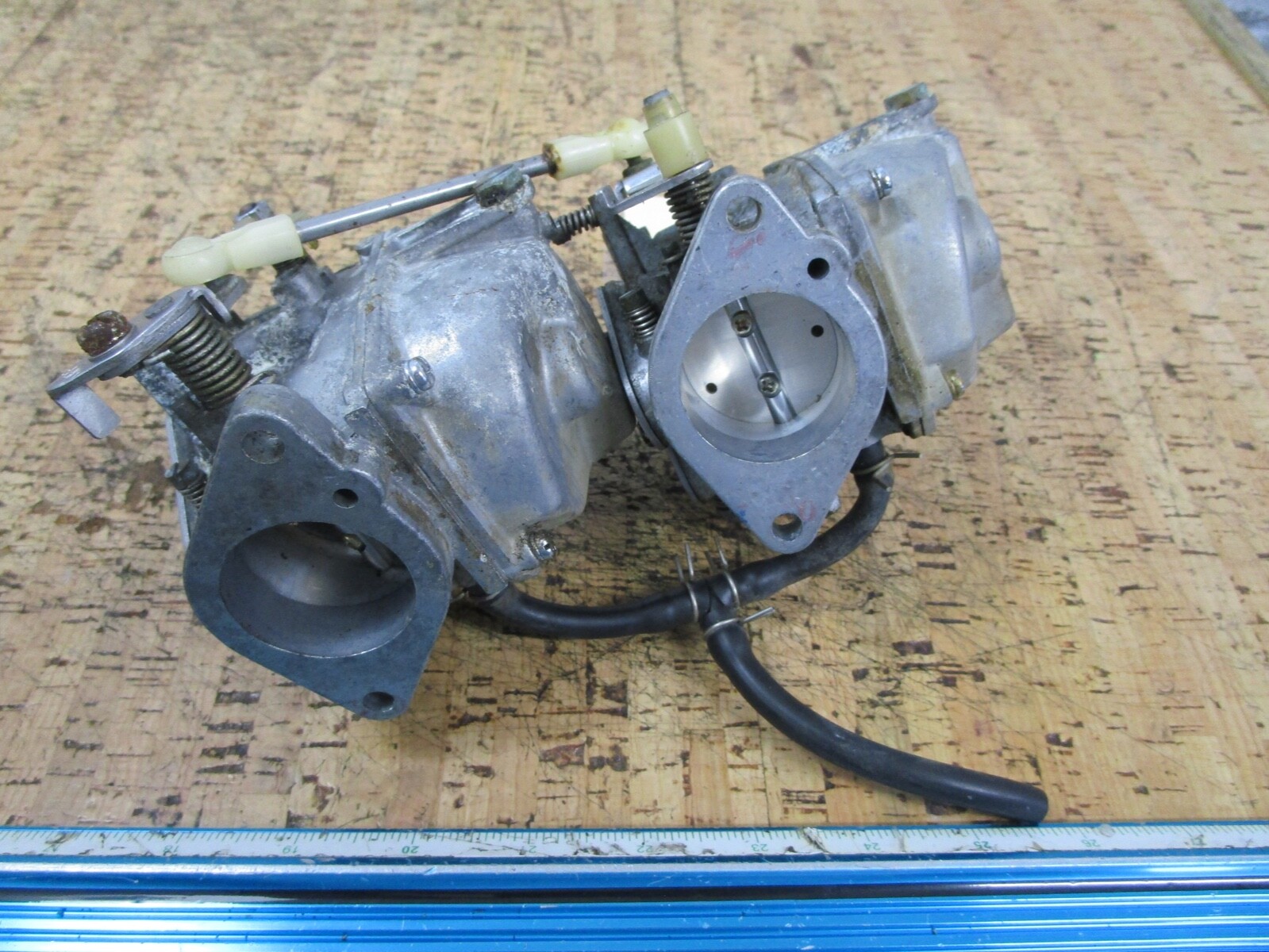 0750 1975 Mariner 40 HP CARBURETOR ASSEMBLY UPPER/LOWER 8568M 8567M ...