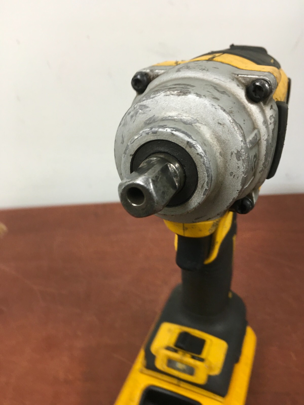 DEWALT DCF894P2 20V MAX XR 1/2" Mid-Range Cordless Impact Wrench with ...