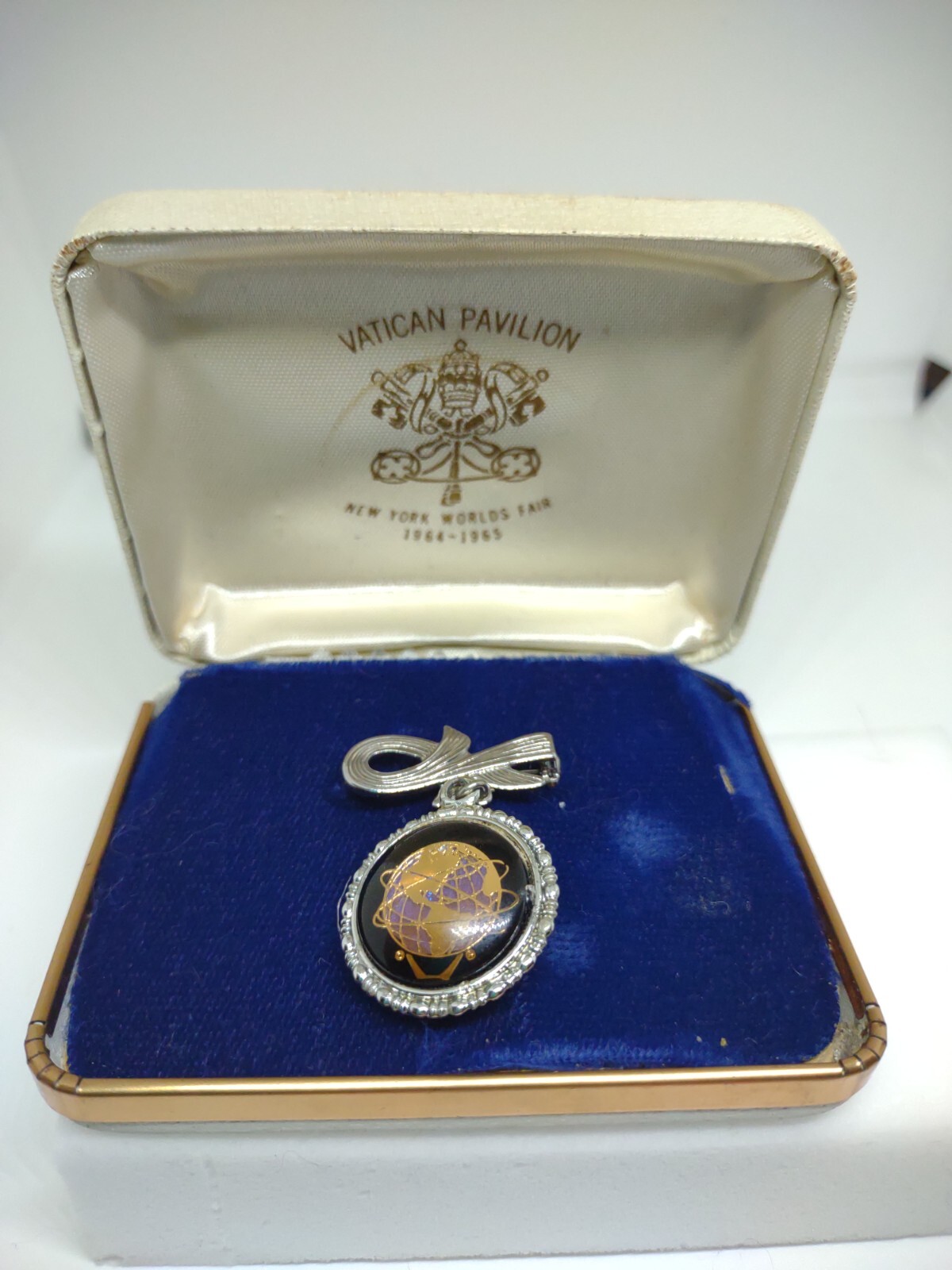 Vintage New York World's Fair Unisphere Iridescent Pin Vatican Pavilion ...