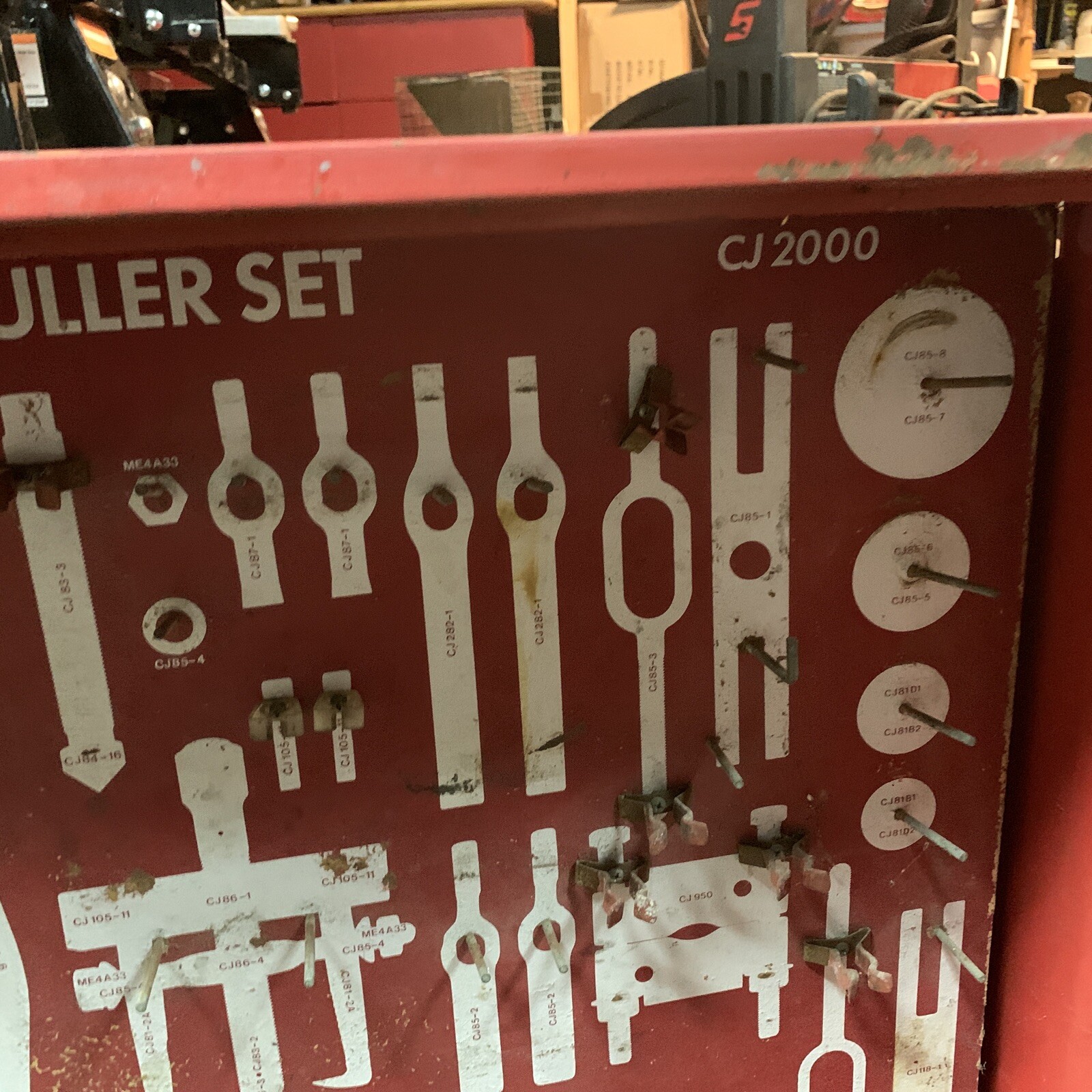 SNAP-ON TOOLS Master Interchangeable Puller Cabinet Storage Peg Board ...