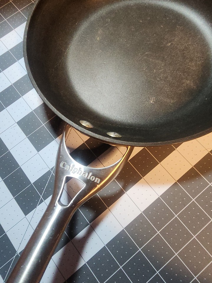 Calphalon 1390 10 Inch Skillet Aluminum Hard-Anodized Nonstick Omelet ...