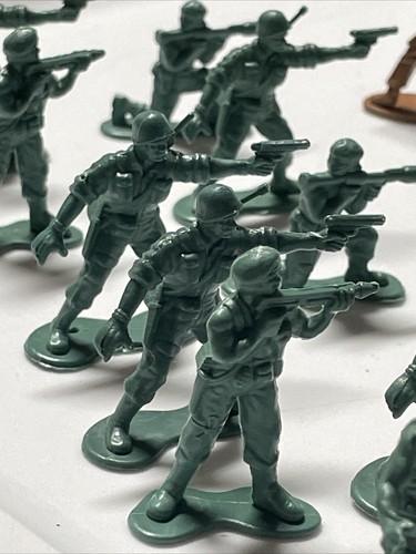 Lot of 31 Vintage Micro Mini Army Men Green Toy Soldiers Figures Q1 | eBay