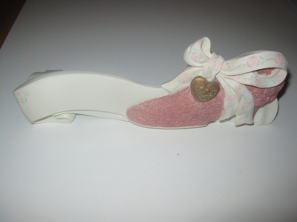 DECORATIVE ROSEBUD SHOE WITH ROSE PRINT BOW & GOLD HEART WITH STAND NEW ...