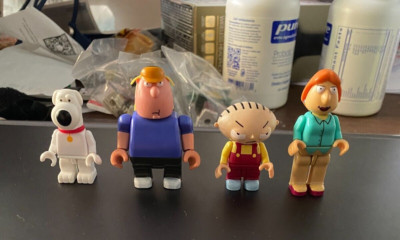 K'NEX "Family Guy" Mini Figures Series 1 - Brian, Chris, Stewie and ...