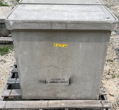 Hubbell Quazite 17" x 30" x 30" Handhole w/ Tier 15 Cover, Point ...