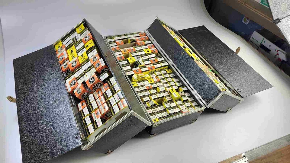 Huge Lot Vintage Vacuum Tubes In Sylvannia Repairman'S Case 6JN6 6GT5 ...