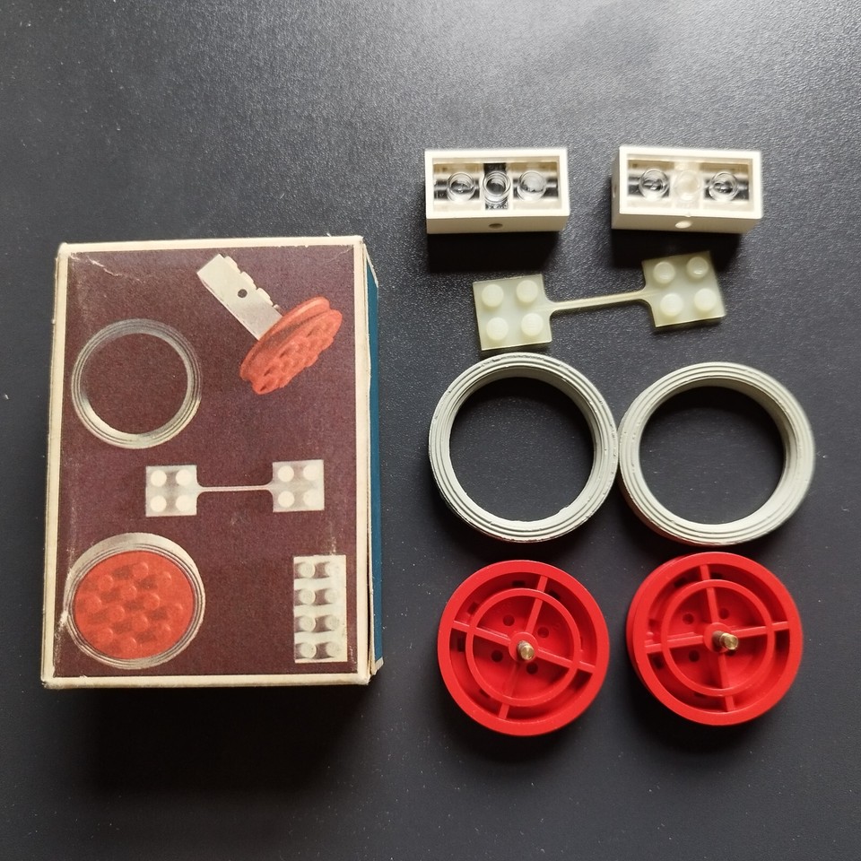 Vintage Lego System Box no 401 produced 1964-72.Large Wheels with Axles ...