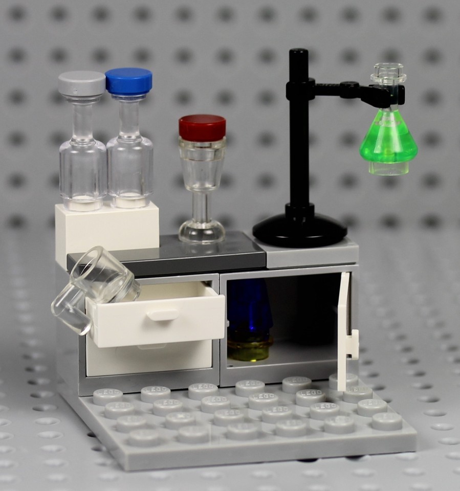 LEGO - Science Lab w/ Chemist Stool & Flask Scientist Minifigure ...