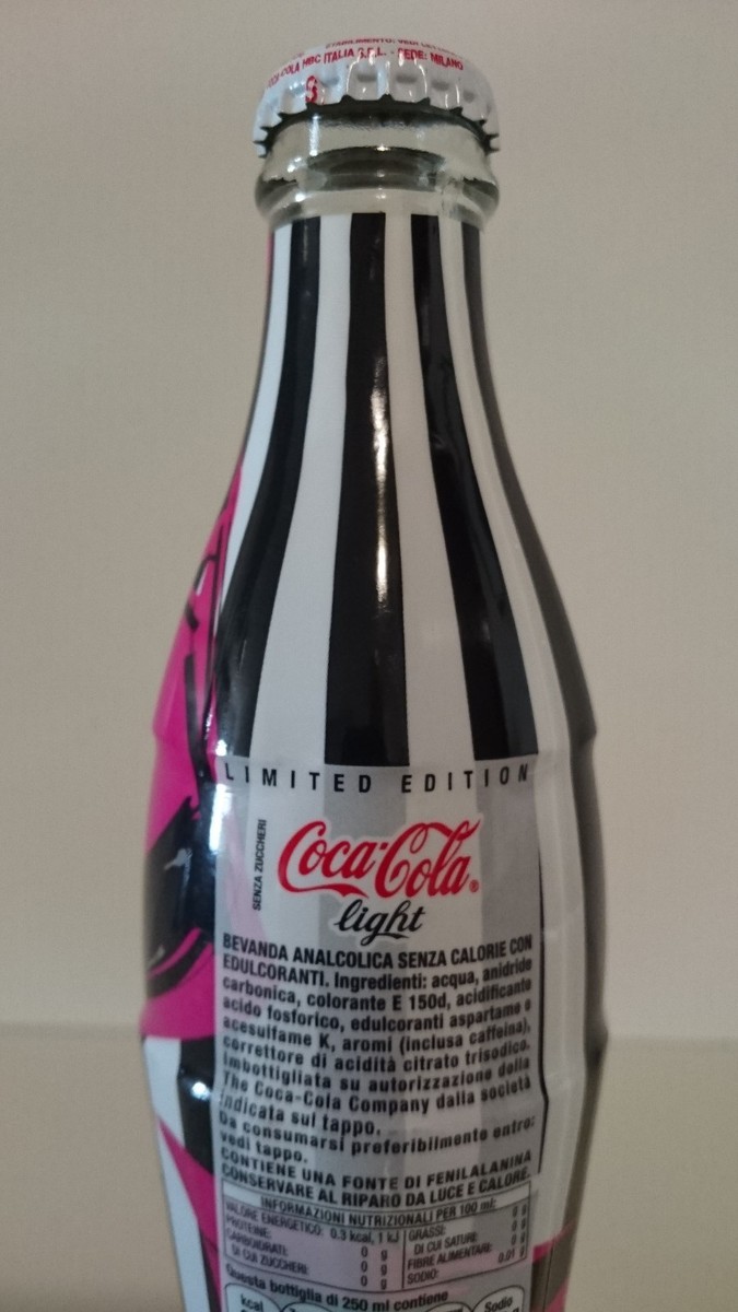 Bottiglia Di Coca Cola In Vetro Freddo Nuovo Design Del Tappo Della