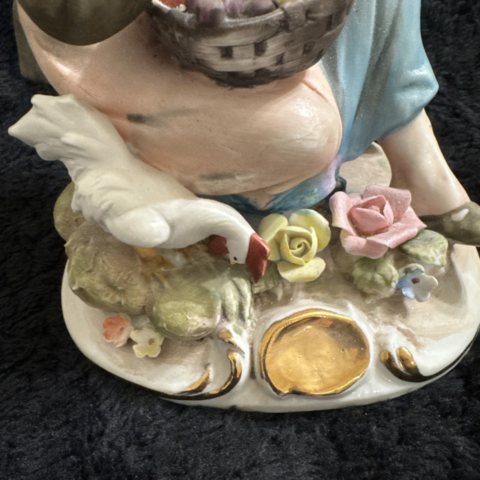 LEFTON 2435 OLD WOMAN PEELING APPLES PORCELAIN ROOSTER COUNTRY FIGURINE ...