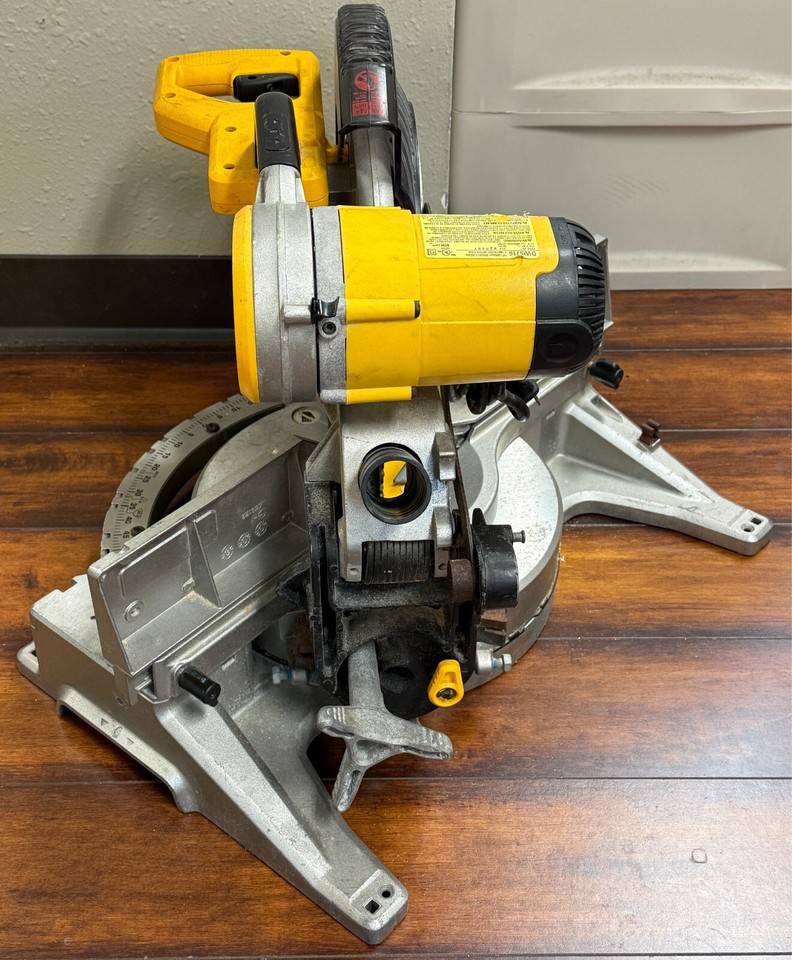 DEWALT 12" Compound Double Bevel Miter Saw DWS716 - LOCAL PICK UP ONLY ...