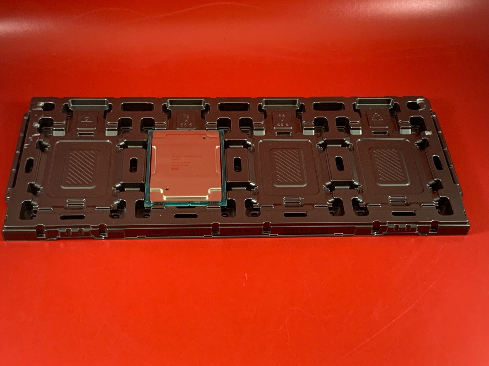 Intel Xeon Gold 6242R Processor (4.1 GHz, 20 Core, Socket FCLGA3647 ...