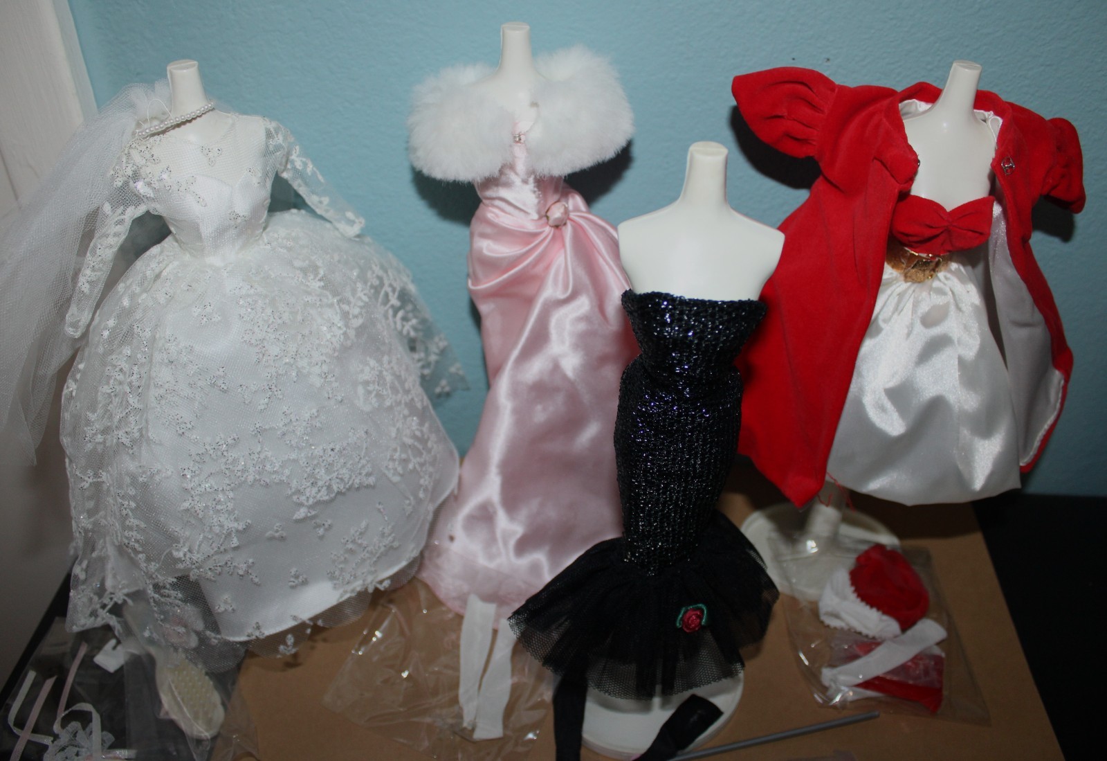 LOT x 4 NEW Vintage BARBIE Reproduction 1960's Fashions & Accessories ...