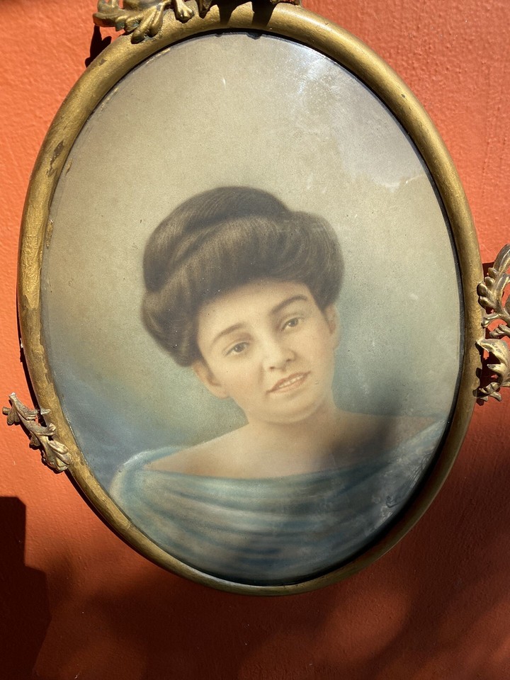 OLD ANTIQUE ROUND ORNATE METAL HANGING PICTURE FRAME WITH OLD PHOTO~20 ...