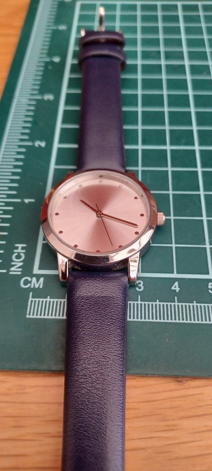 Avon Ladies Watch - all working in very good condition - see video clip ...