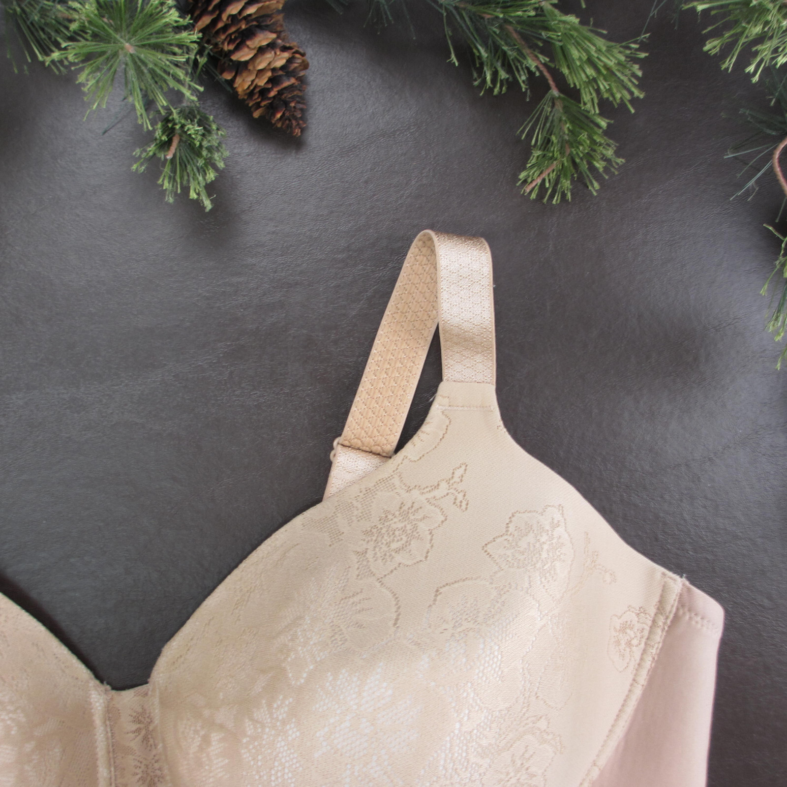 Vanity Fair Bra 42D Tan Padded Wireless Adjustable Cl… - Gem