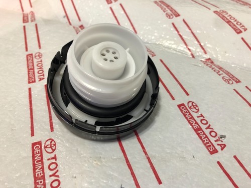*NEW LEXUS GAS TANK CAP COVER ES250 ES300 GS300 LS400 SC300 SC400 OEM ...