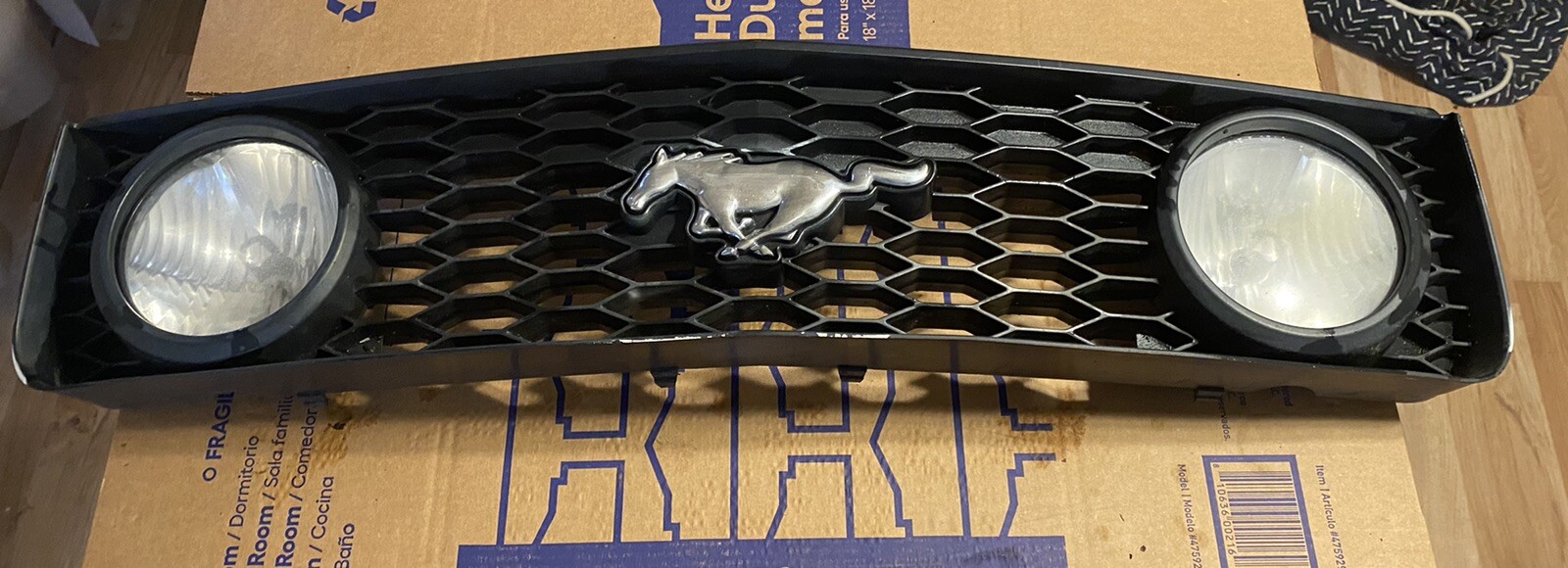 2005-2009 Ford Mustang GT Grille, Emblem & Fog Lights | eBay