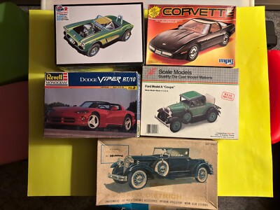 LOT OF 5 AUTOMOBILE MODEL KITS 2 CORVETTES +VIPER +2 CLASSIC METAL ...