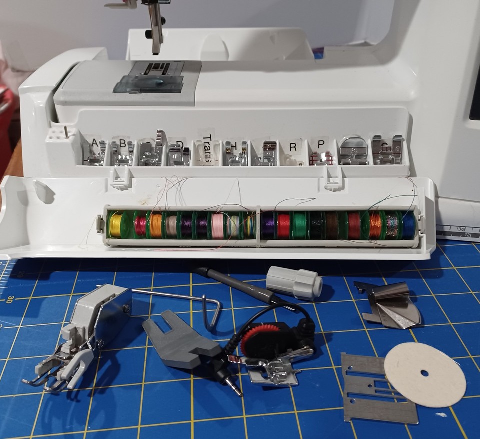 Husqvarna Viking Designer SE Sewing Machine & Embroidery Arm For Parts ...