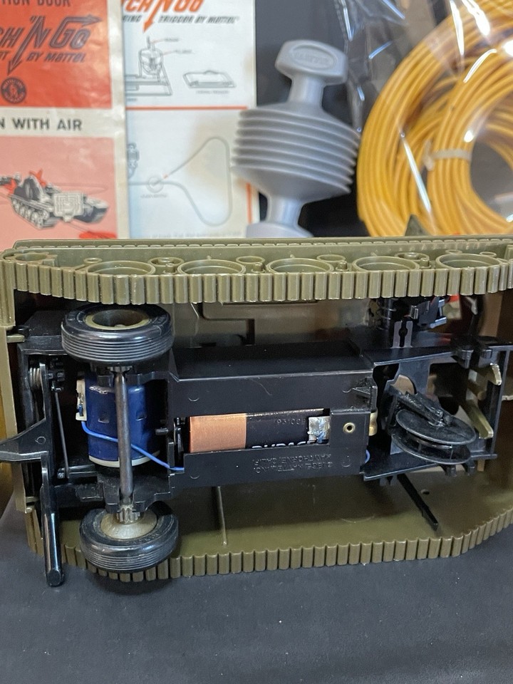 MATTEL"SWITCH-'N-GO" TANK BATTLE PLAY Set 2 Tanks And Missile Pillbox ...