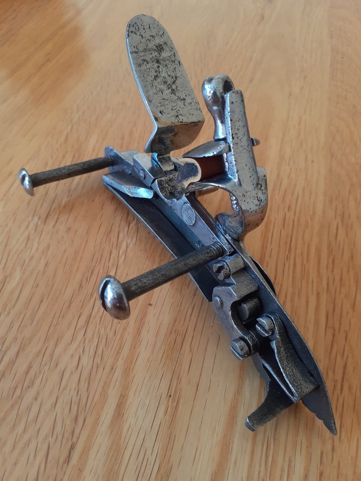 Antique Flintlock Gun Lock Platine Silex powder flask | eBay