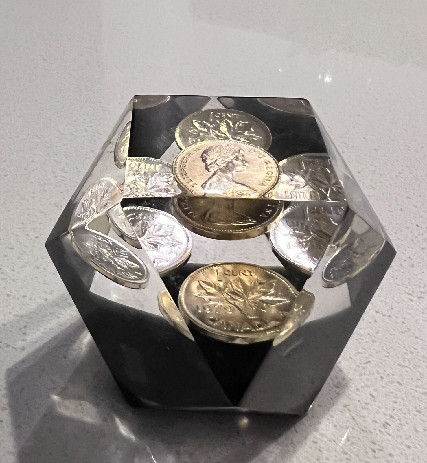 Vintage Queen Elizabeth II 1979 One Cent Coin Lucite Acrylic ...