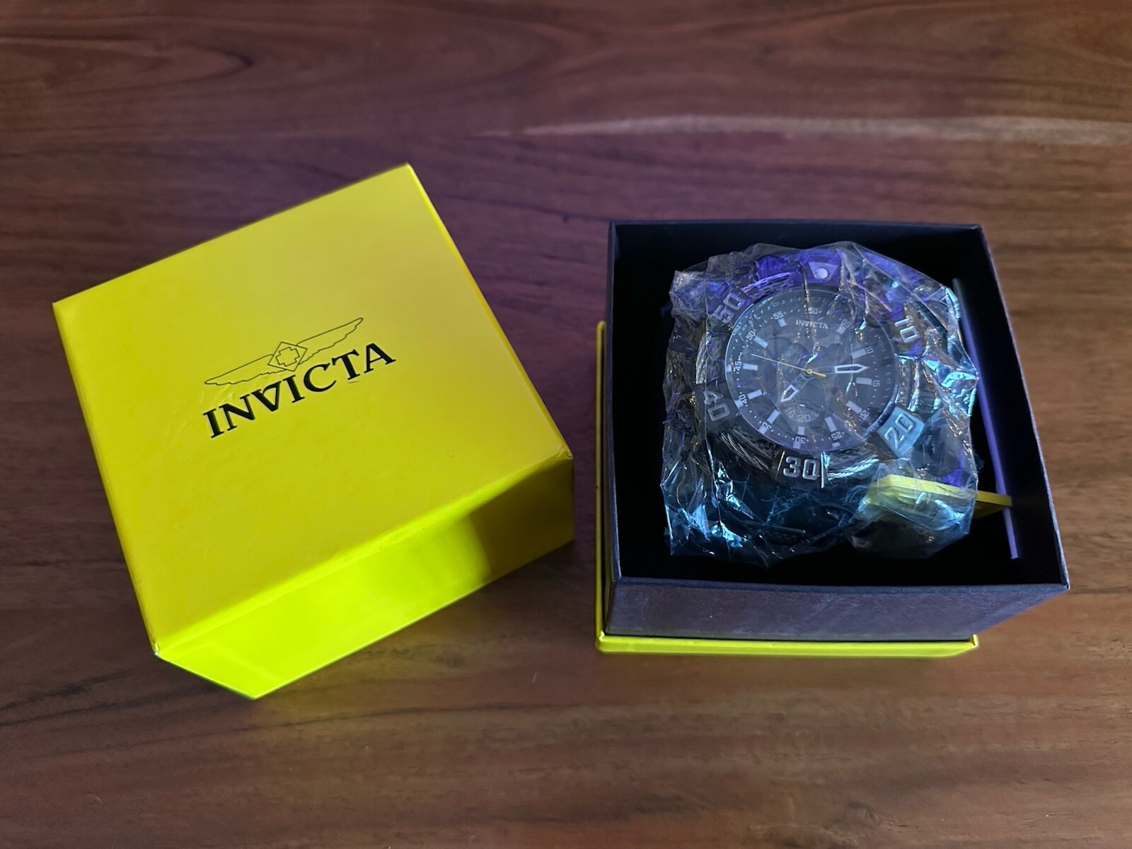 Invicta DC Comics Batman Men's 52mm Limited Carbon Fiber Chrono Watch ...