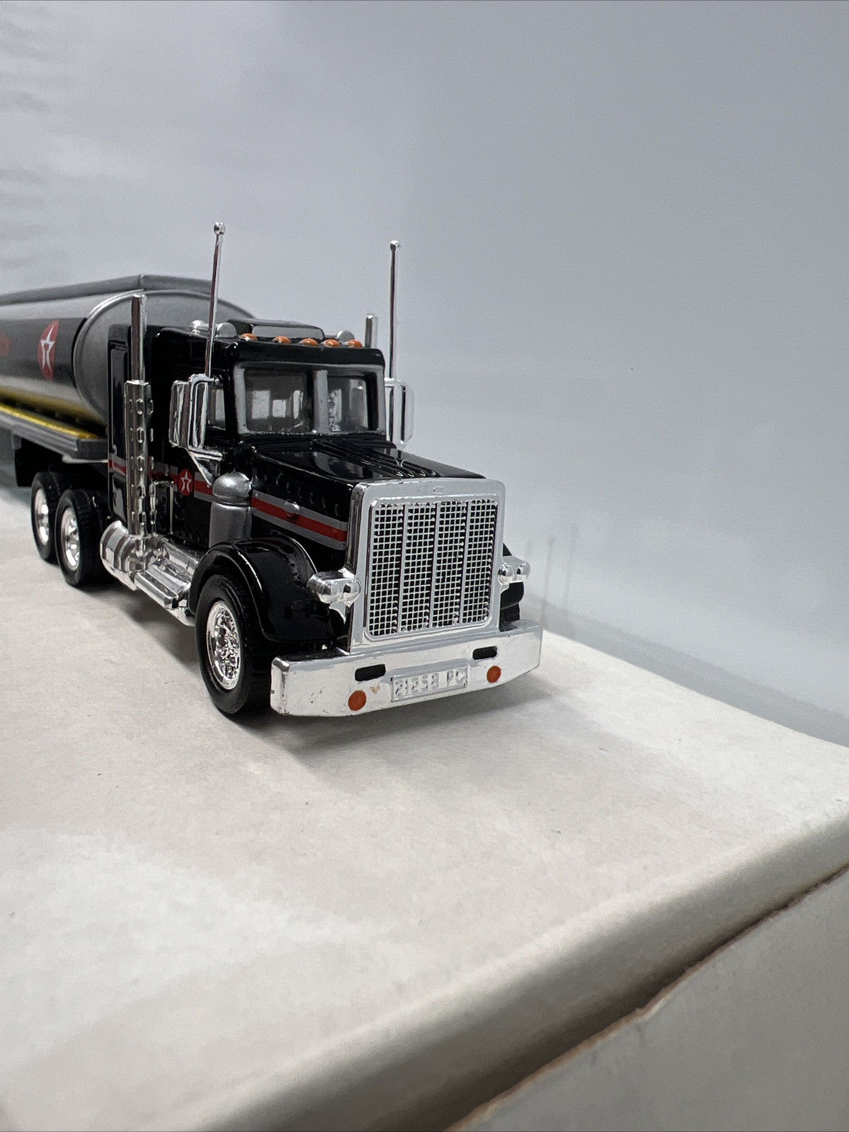 Matchbox 1/100 Texaco Tanker Peterbilt Tractor Trailer CCY09-M 1998 ...