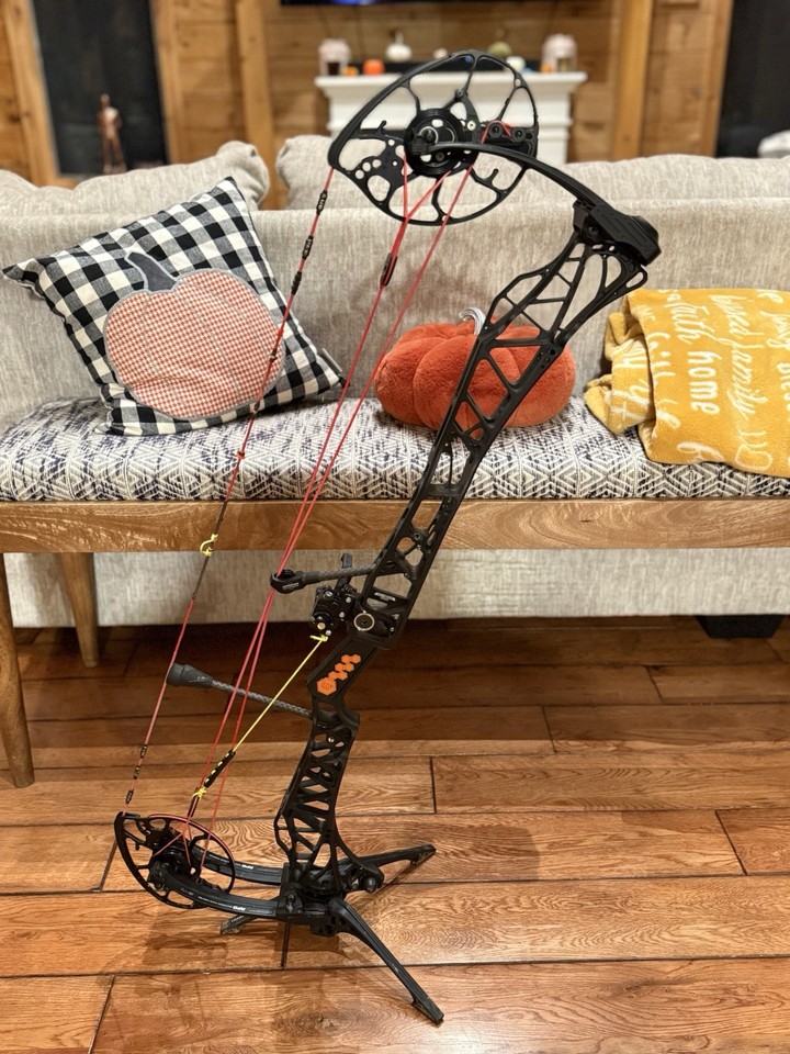 Mathews Lift 33 70lb - Comes With Hamskea Epsilon Rest And Mathews ...