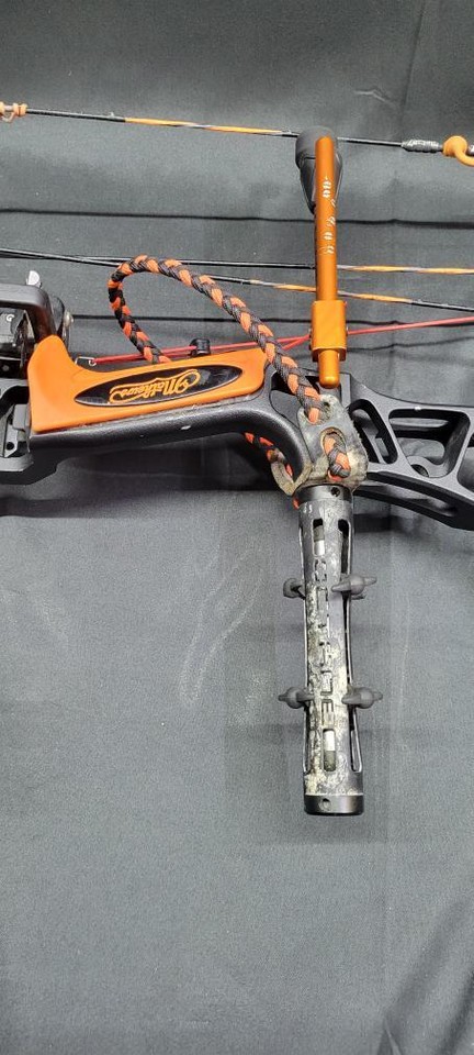 Mathews Vertix Black 29" DL 70Lbs RH Compound Bow W/Apex 5 Pin Sight ...