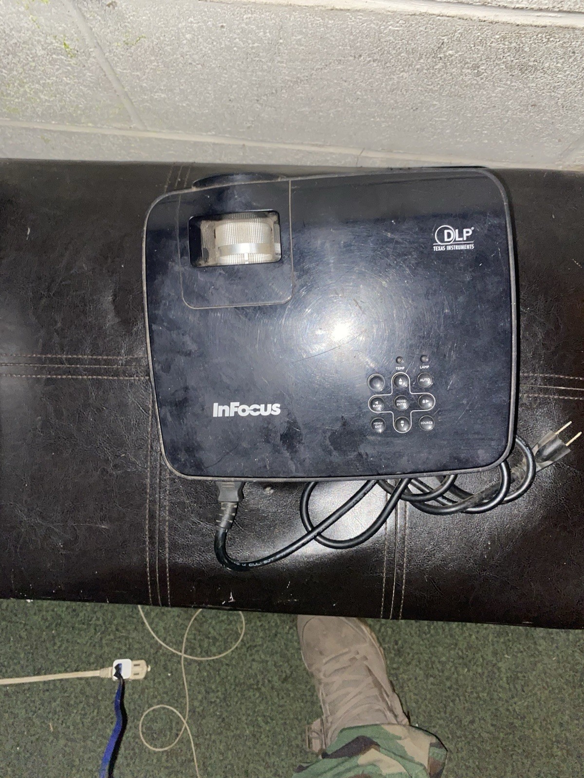 InFocus IN104 DLP Projector w/ power cord | eBay
