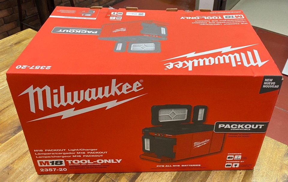MILWAUKEE M18 CORDLESS PACKOUT 3000 LUMENS LED LIGHT WIT BUILT-IN ...