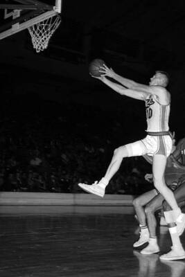 Red Kerr Of The Syracuse Nationals Shoots 1960S Old Basketball Photo 18 ...