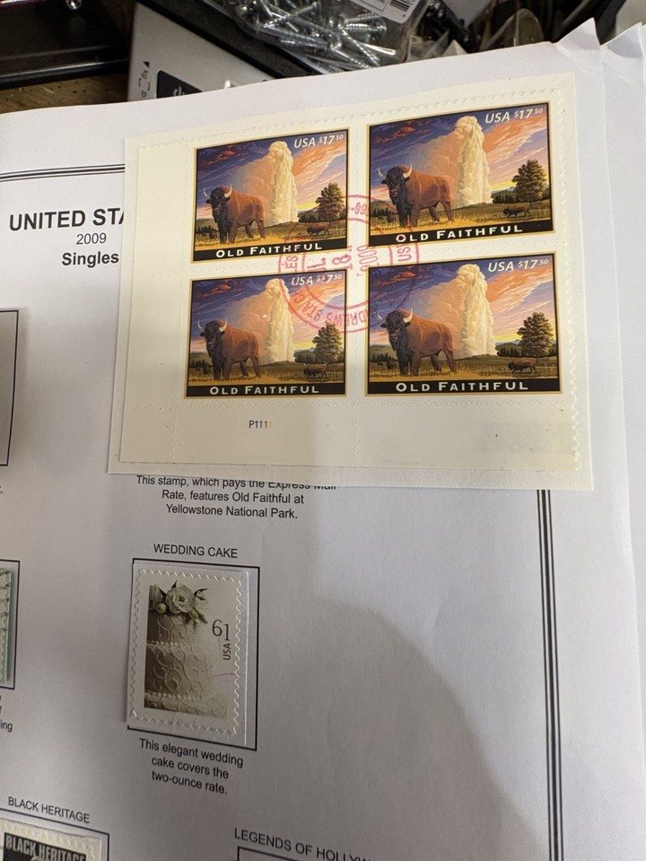 US 2000s–2011 COMMEMORATIVE STAMP COLLECTION STORED IN Harris ALBUM ...