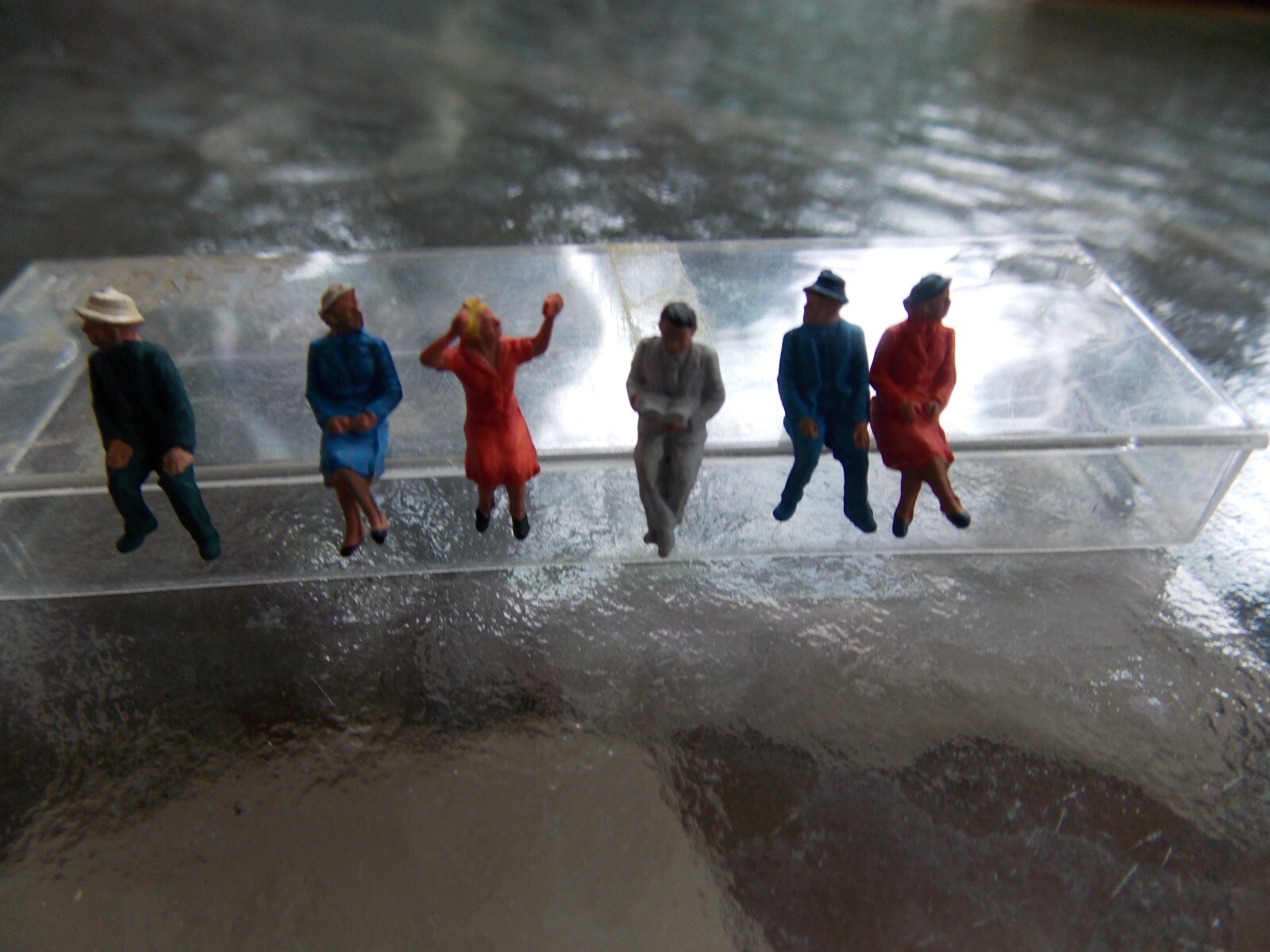 Preiser miniature sitting figures HO gage No.4021 | eBay