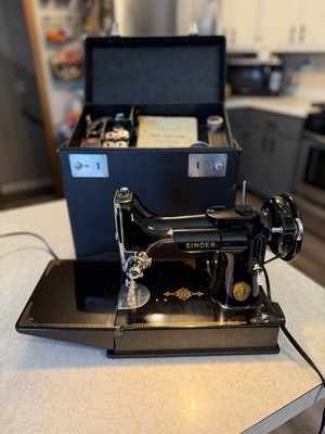 1946 SINGER 221-1 Featherweight Sewing Machine w/ Case Pedal ...